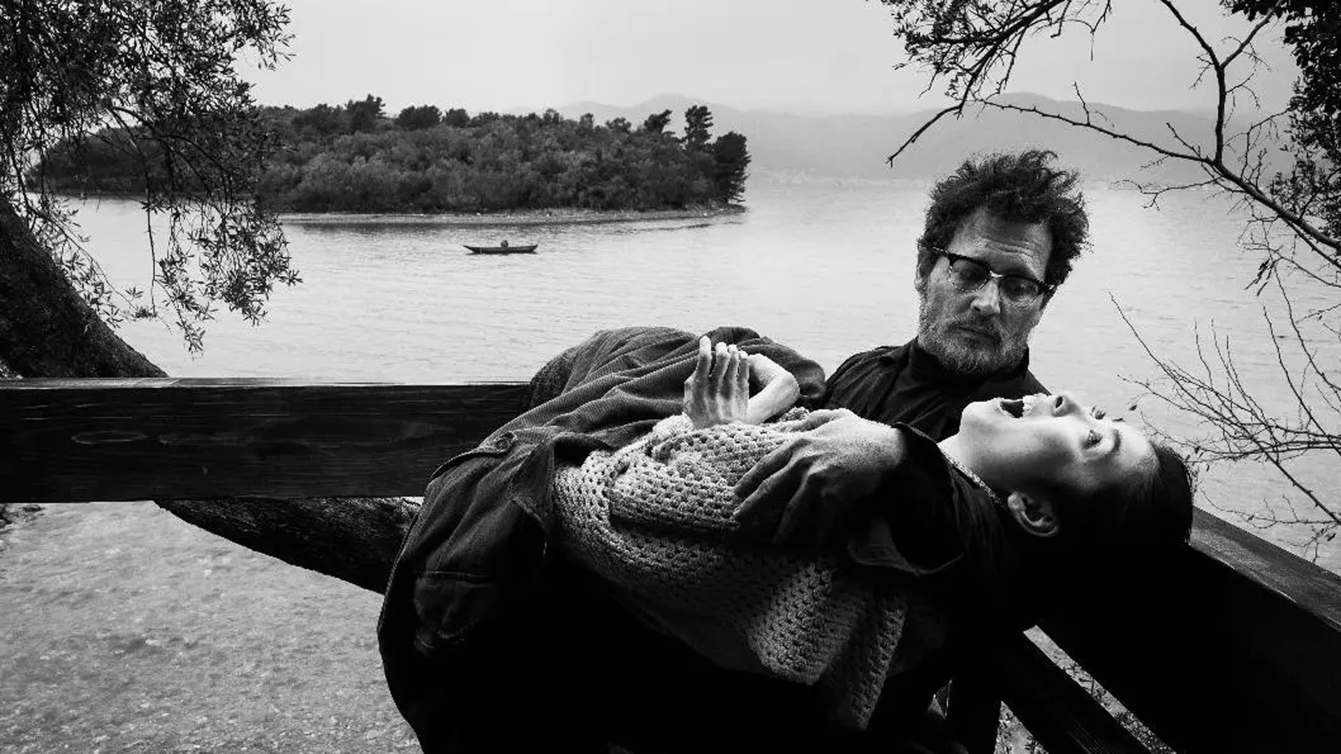 Filmrecensie: Minamata – Johnny Depp als fotograaf W. Eugene Smith in ...